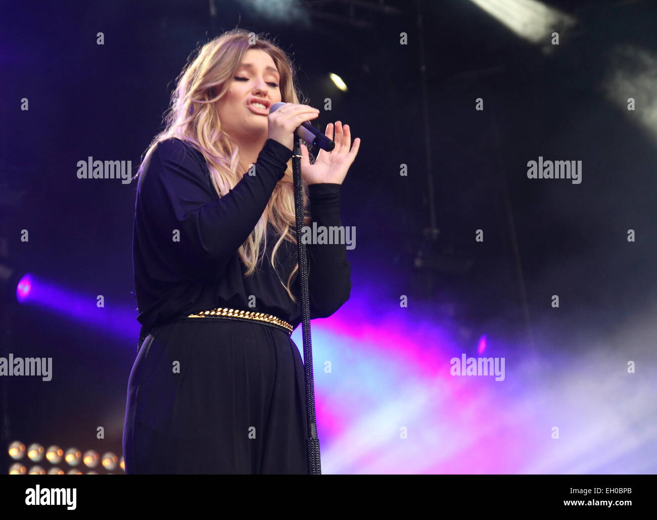 Michael henderson singer hi-res stock photography and images - Alamy