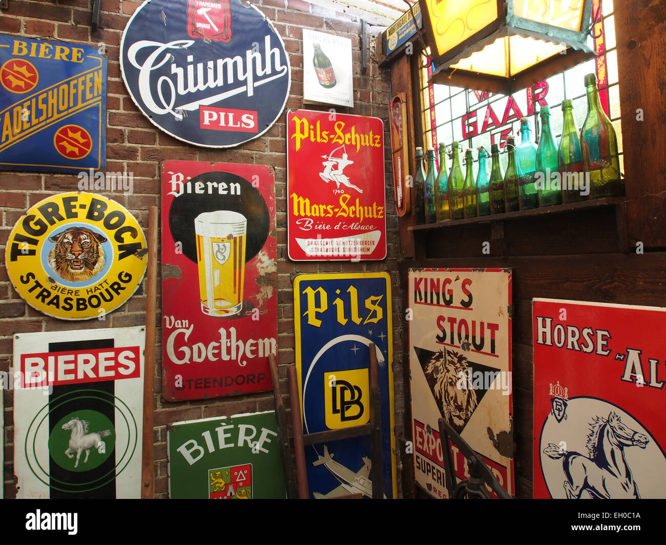 Enamel signs hi-res stock photography and images - Alamy
