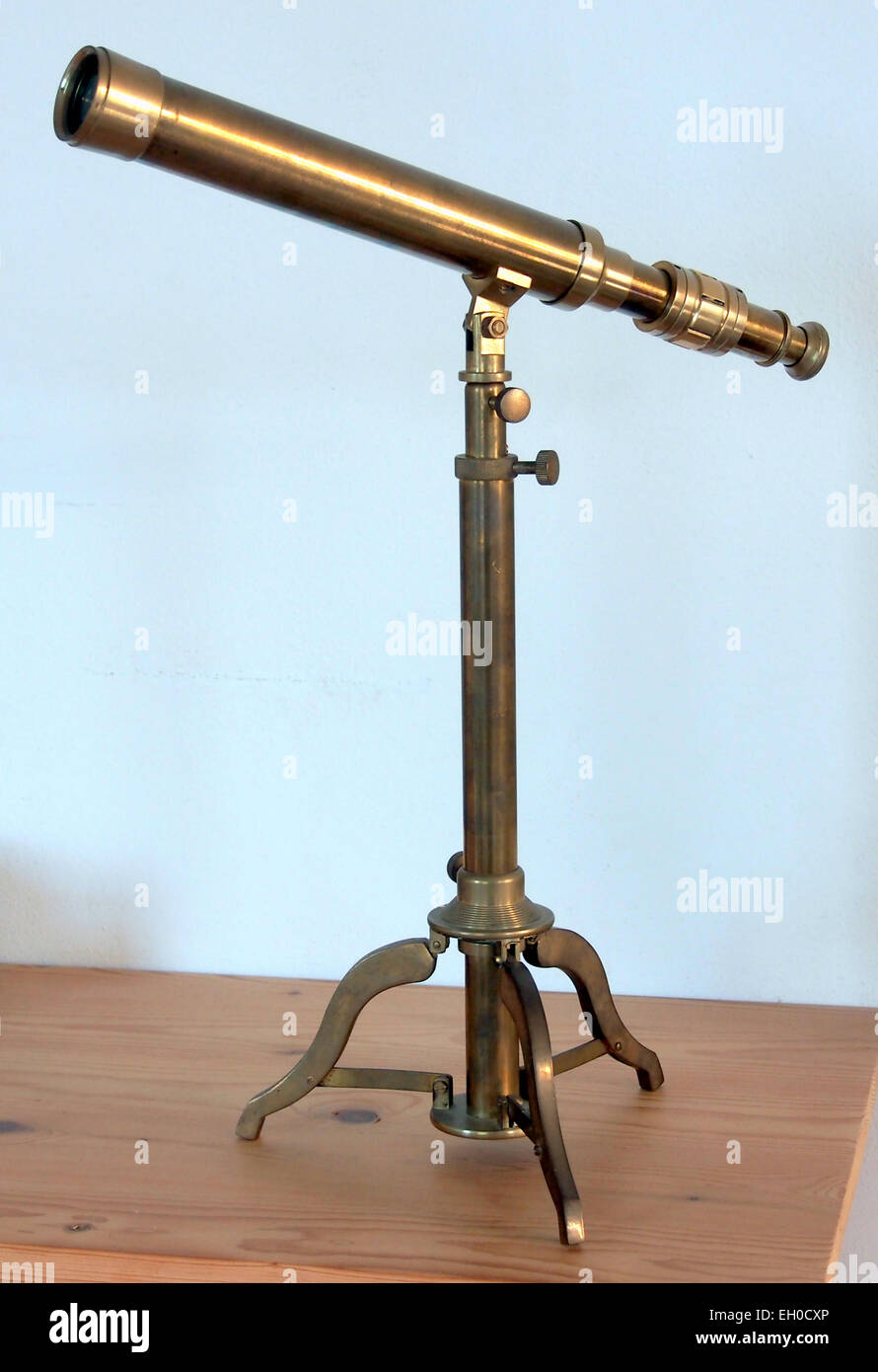 Antique instrument scientific hi-res stock photography and images - Alamy