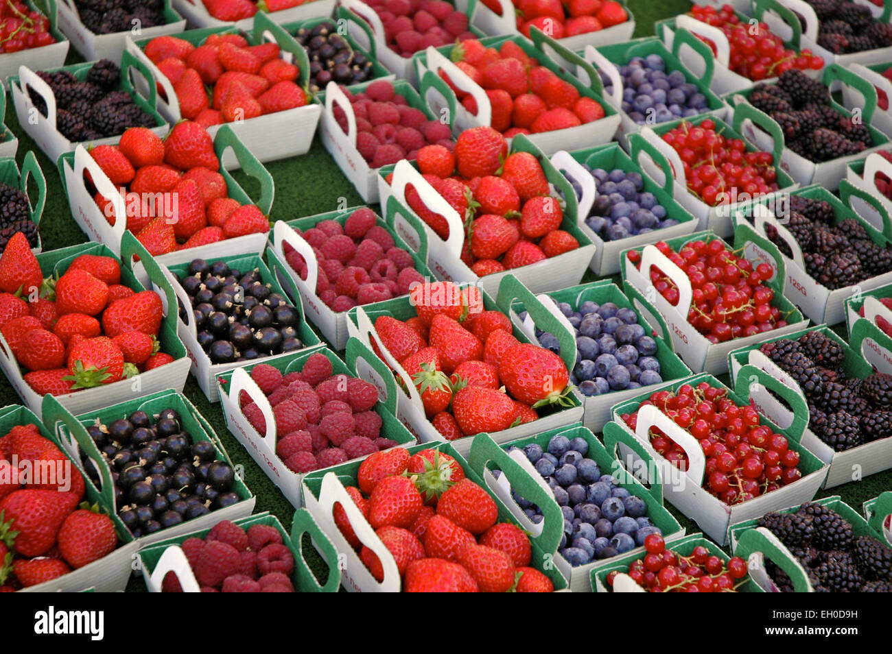 Outdoor french farmers food market agriculture hi-res stock photography ...
