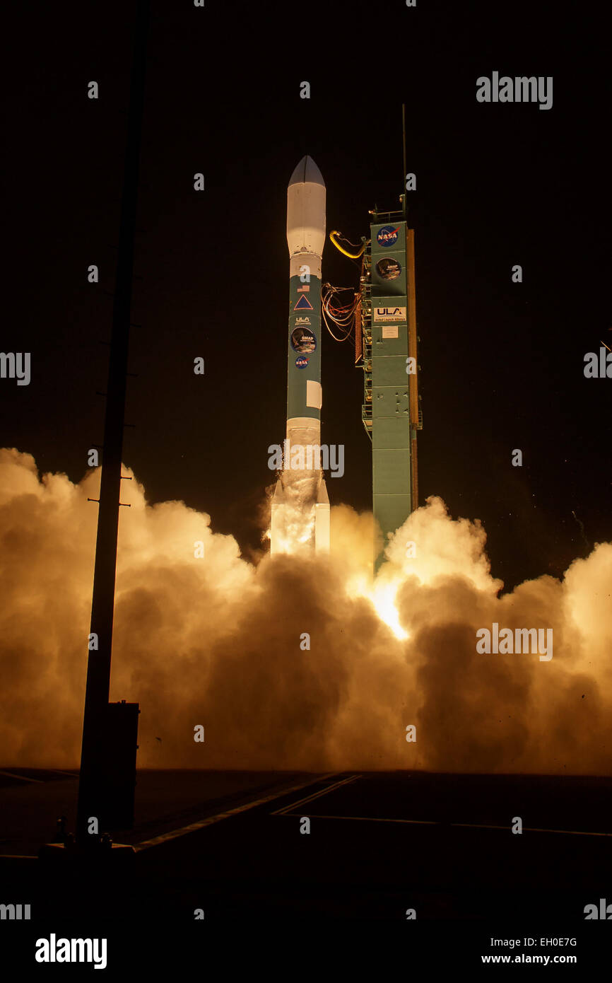 A United Launch Alliance Delta II rocket with the Soil Moisture Active Passive (SMAP ...