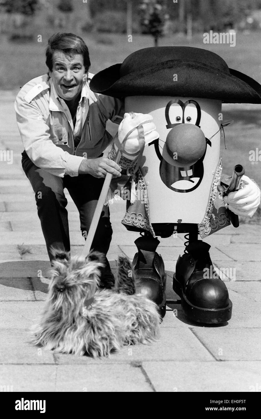 Dusty bin hi-res stock photography and images - Alamy