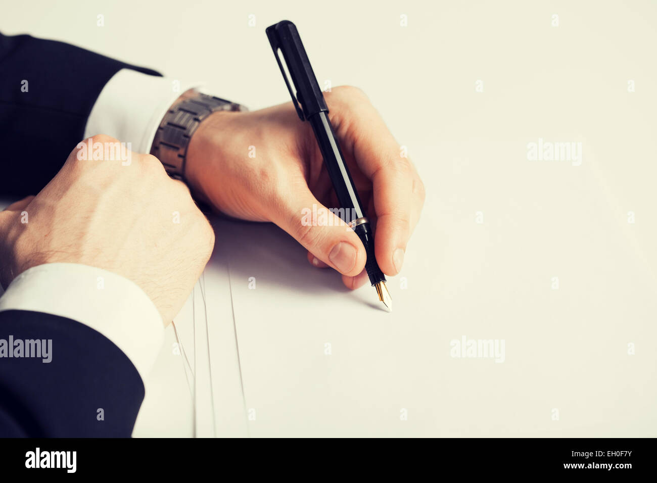 Hand piece of paper fountain pen hi-res stock photography and images ...