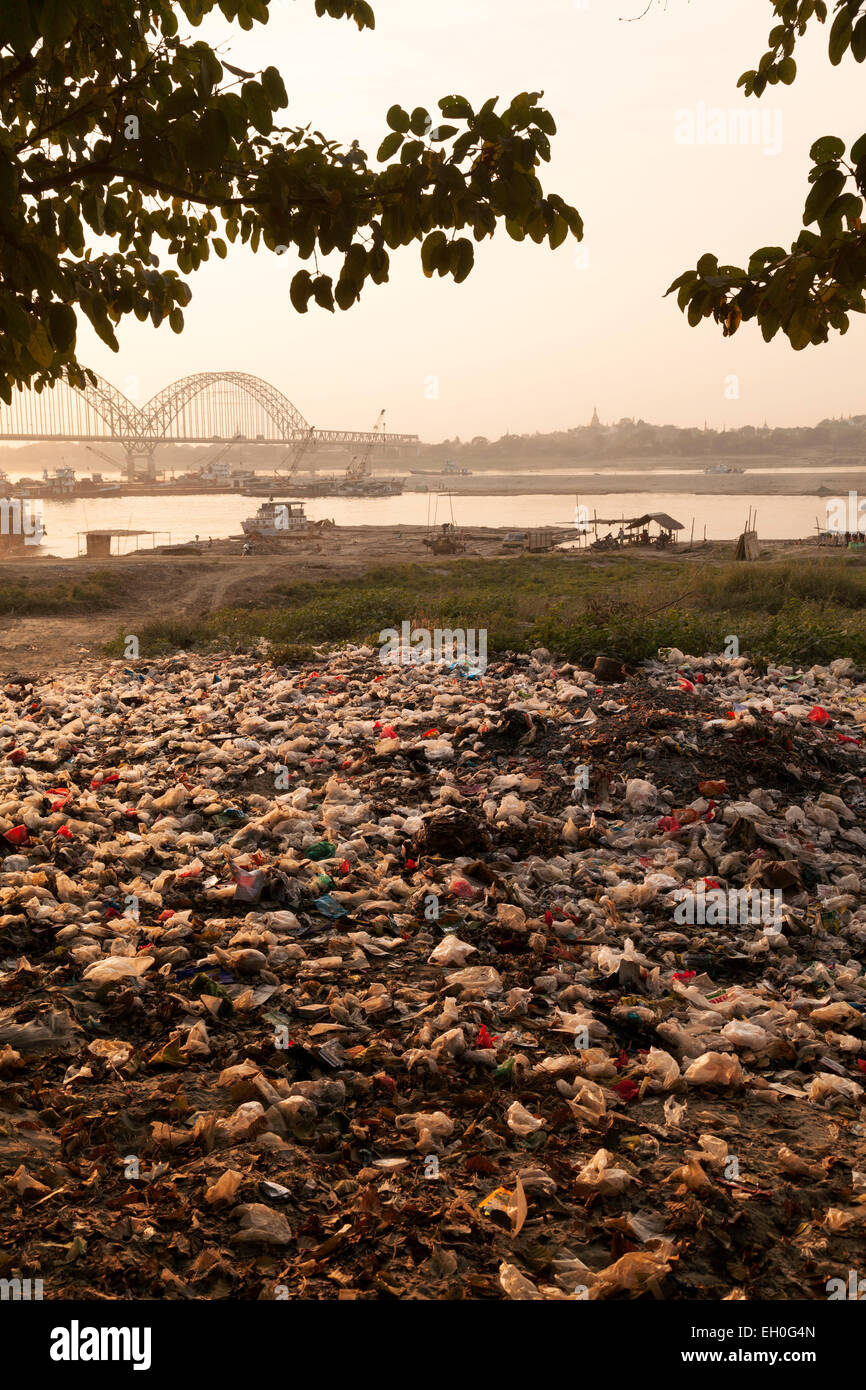 Waste pollution hi-res stock photography and images - Alamy