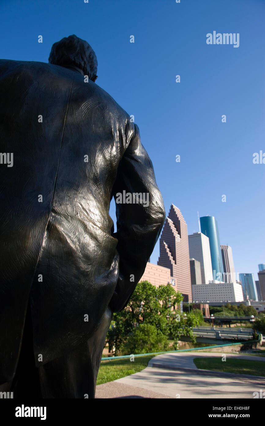 STATUE GEORGE H W BUSH MONUMENT (©CHAS FAGAN 2004) SESQUICENTENNIAL ...