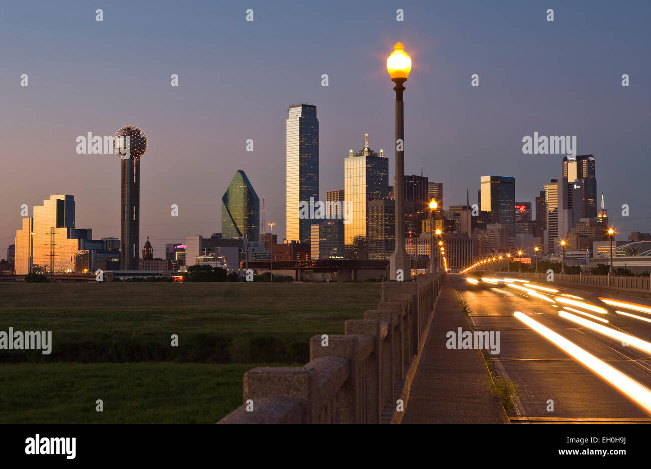 Viaduct street hi-res stock photography and images - Alamy