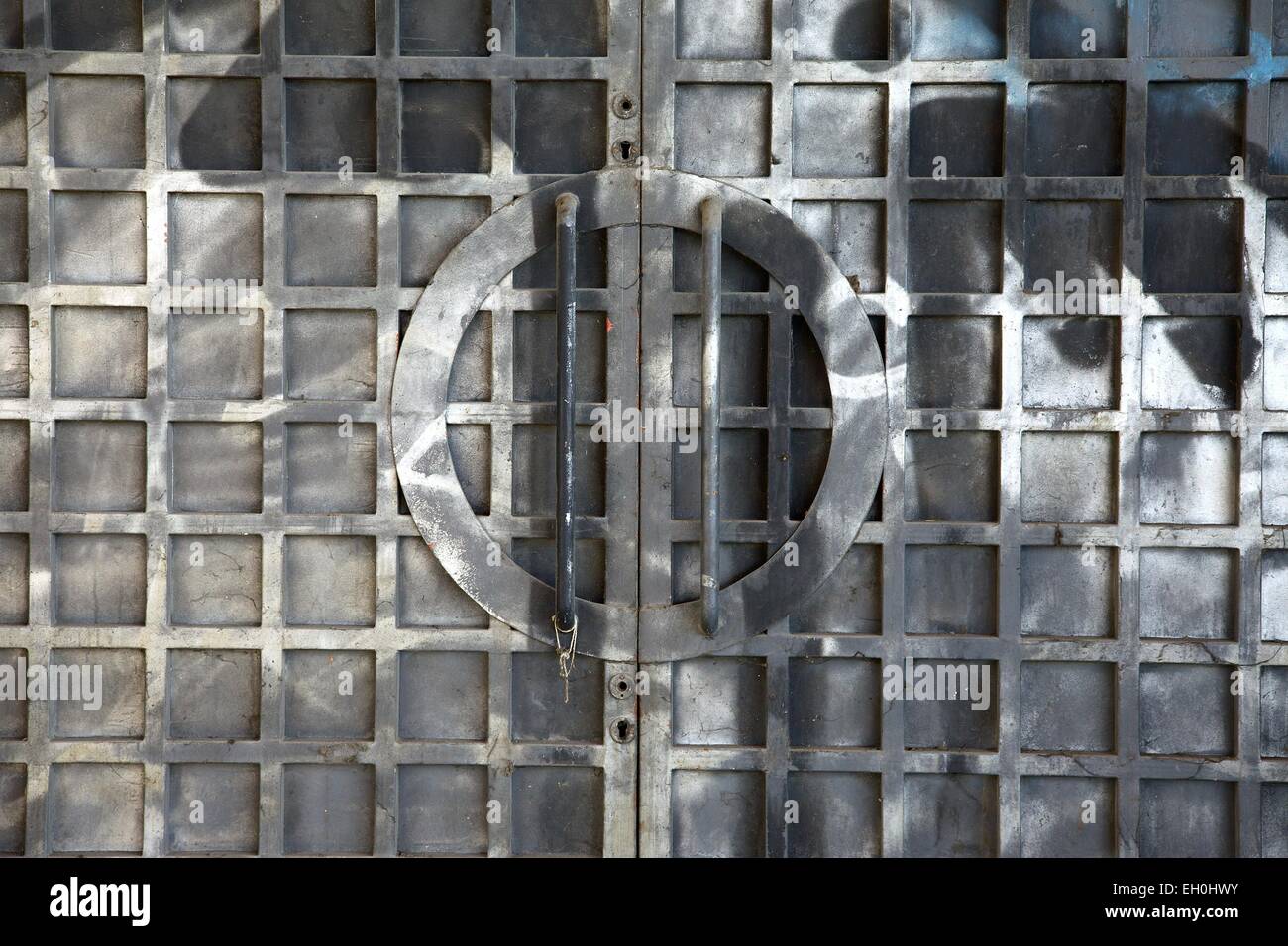 Huge steel gate hi-res stock photography and images - Alamy