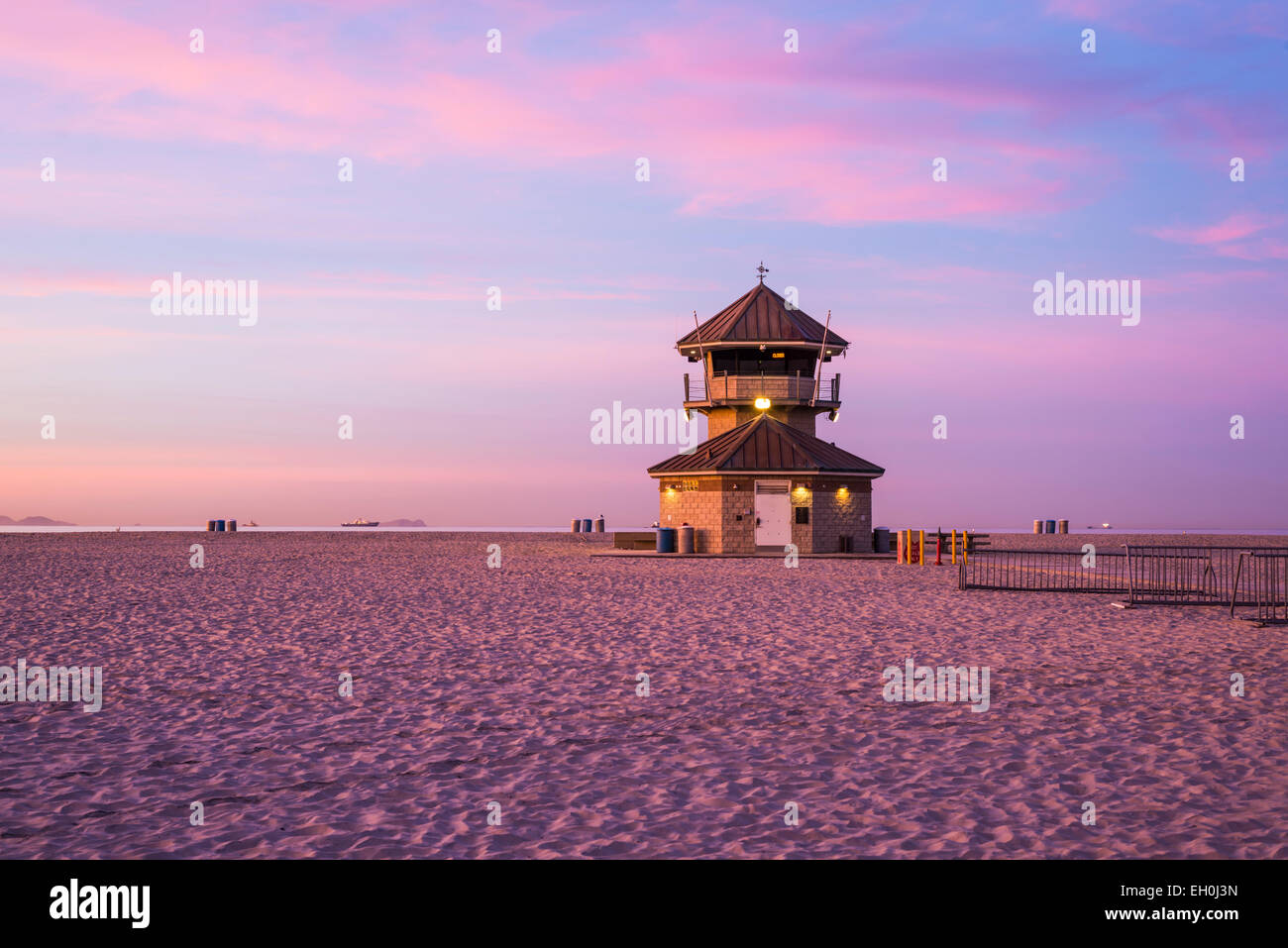 Lifeguard station on Coronado Central Beach during sunrise. Coronado ...