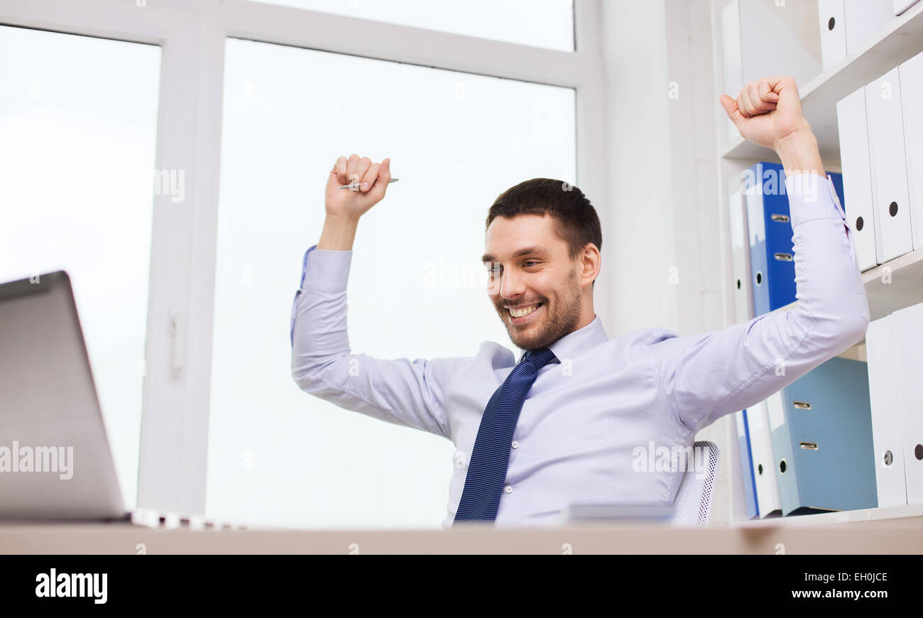 Man cheering laptop computer hi-res stock photography and images - Alamy