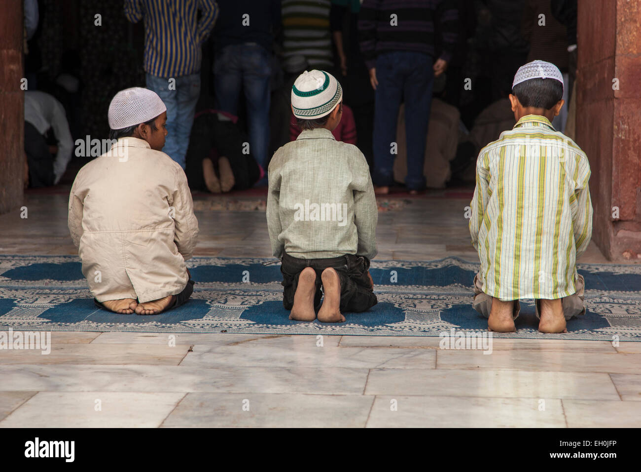 Muslim children praying hi-res stock photography and images - Alamy