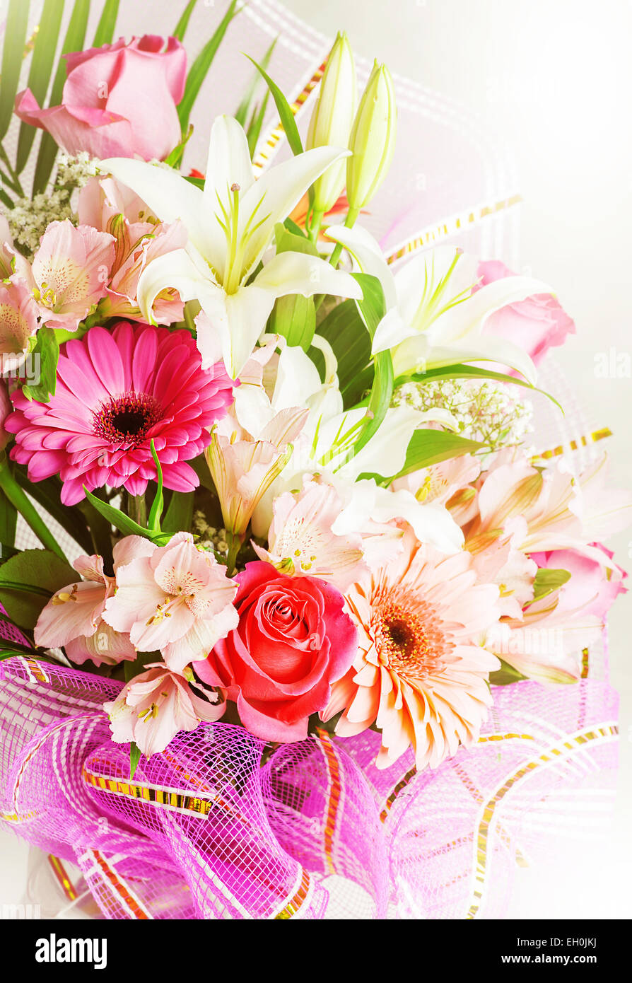 Big bunch of bright red flowers hi-res stock photography and images - Alamy