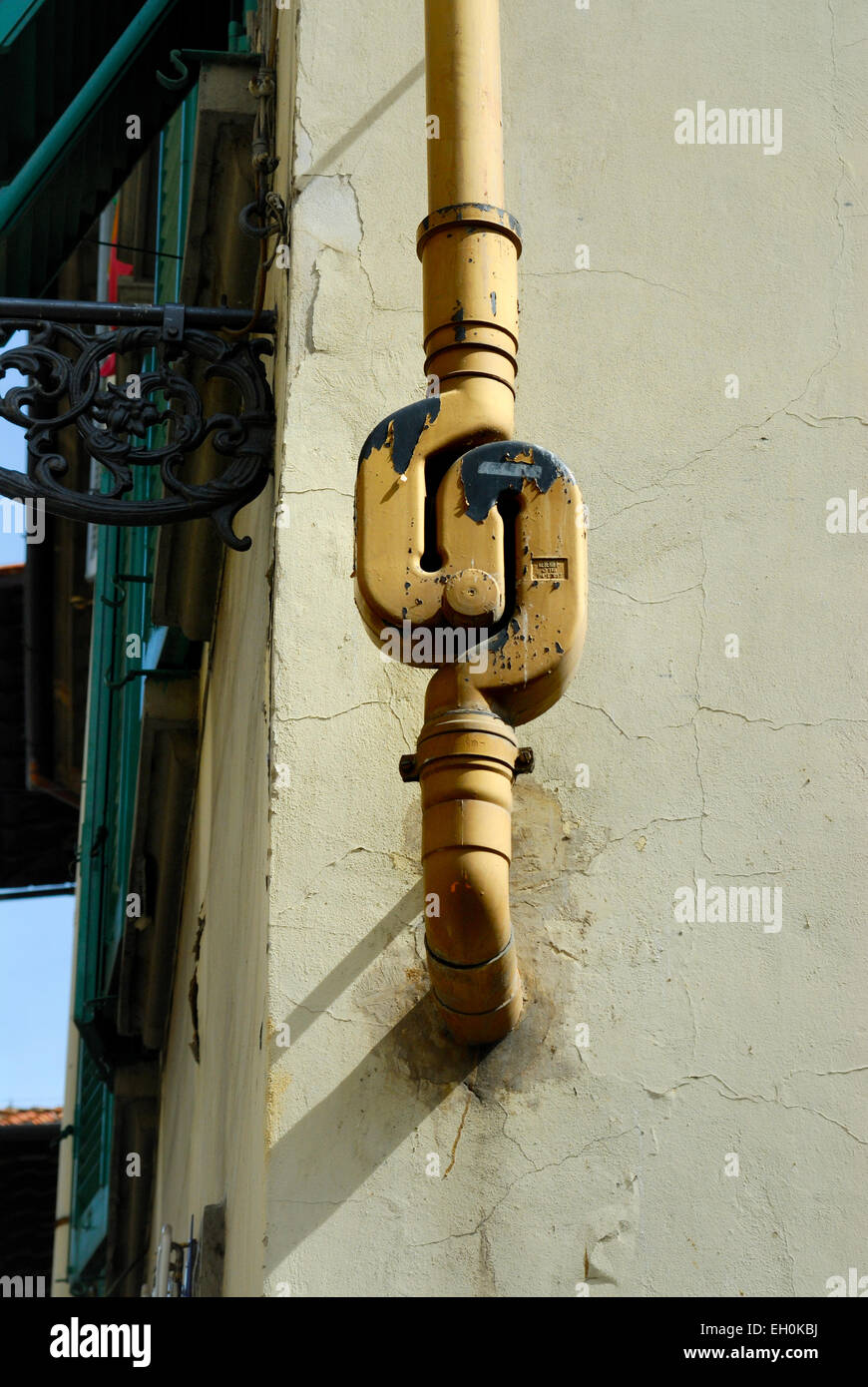 Gutter pipe hi-res stock photography and images - Alamy