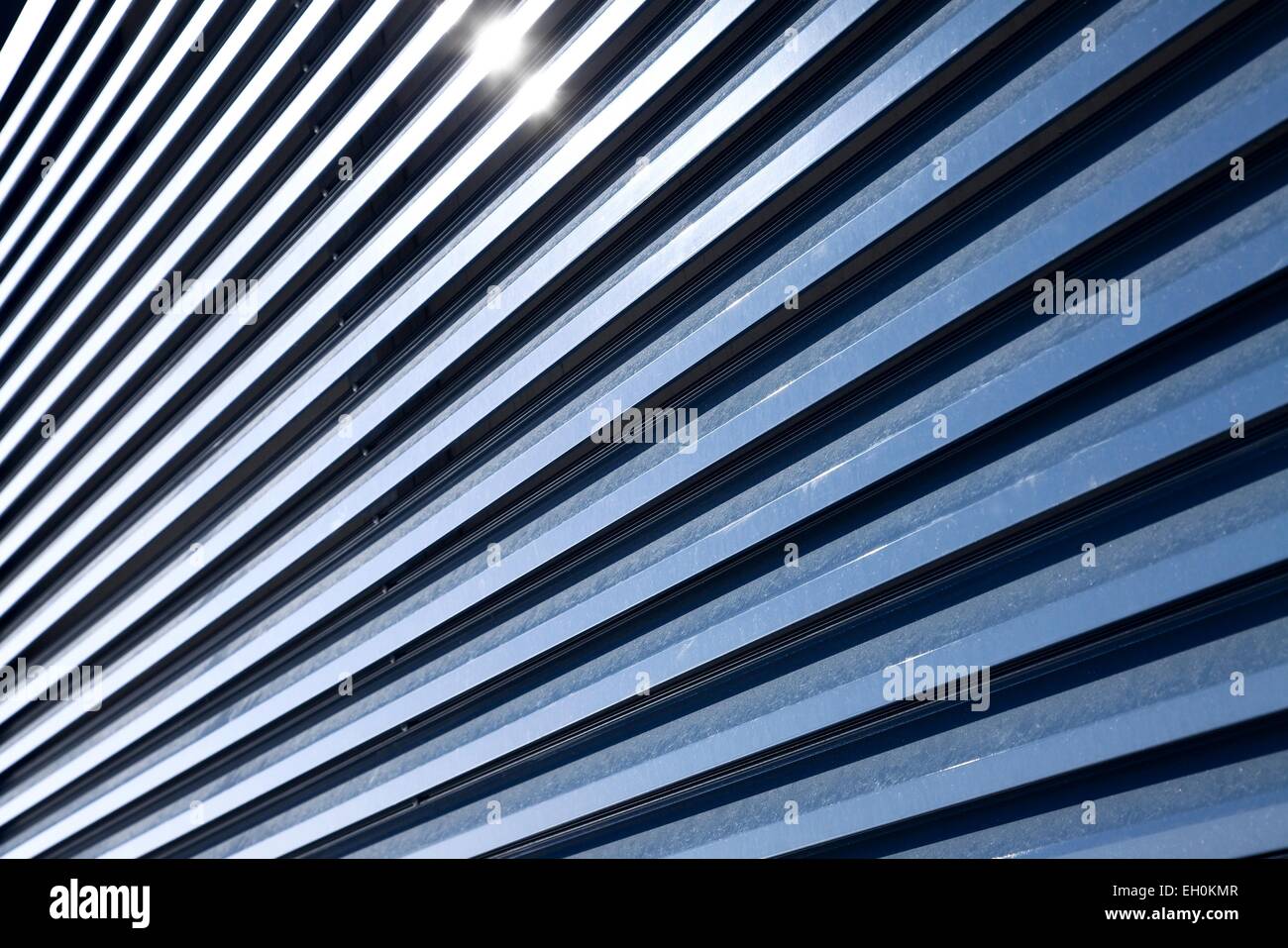 Metal line hi-res stock photography and images - Alamy