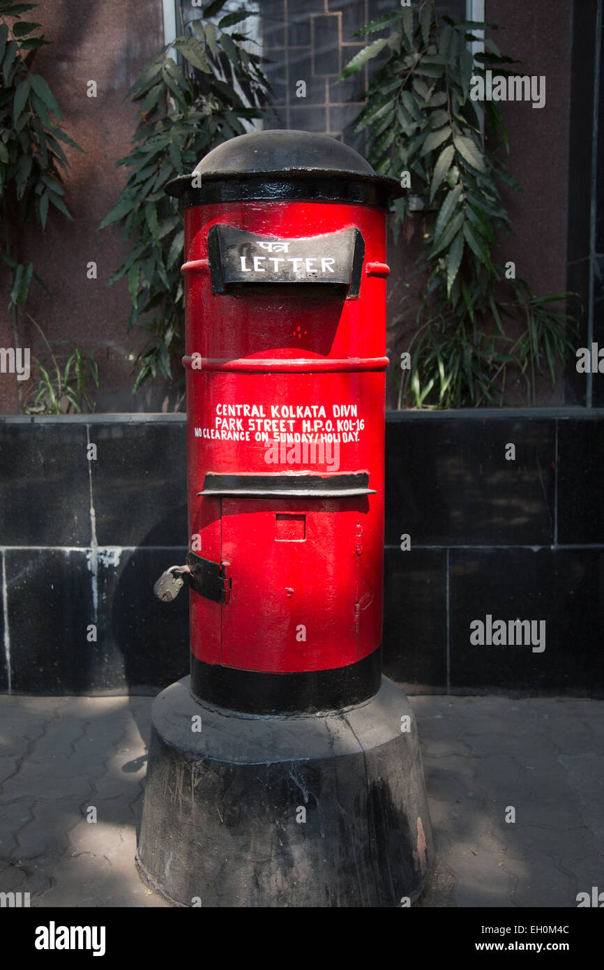 Red post box Kolkata Stock Photo - Alamy