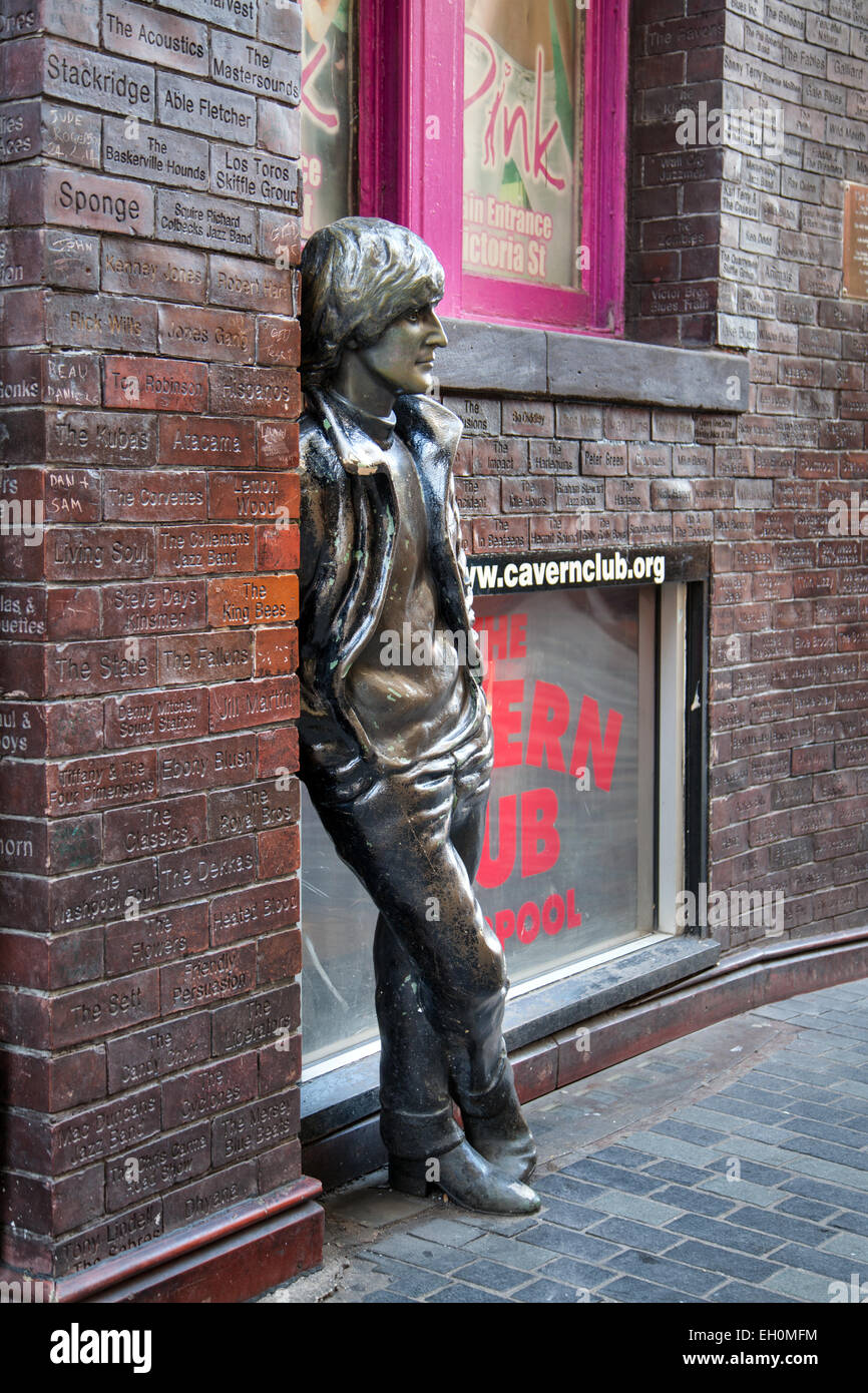 Fantastic four, Beatles Fab Four John Lennon Statue in Mathew Street ...