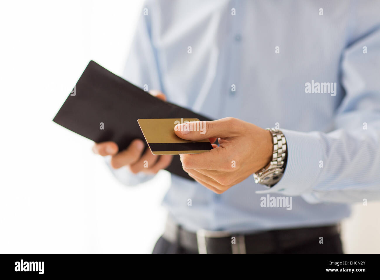 Bank card wallet hands hi-res stock photography and images - Alamy