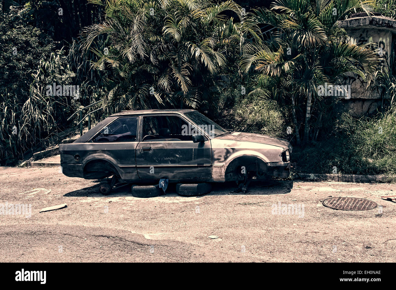 Car broken, crumpled and abandoned in Sao Paulo city Stock Photo - Alamy