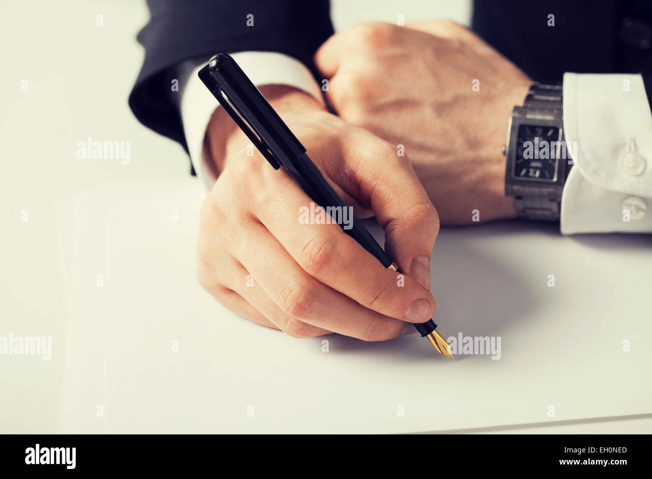 Hand piece of paper fountain pen hi-res stock photography and images ...