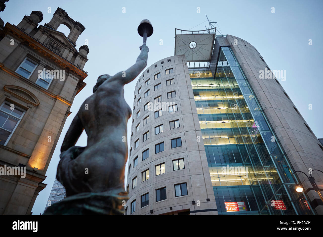 Leeds square with statue Stock Photo - Alamy