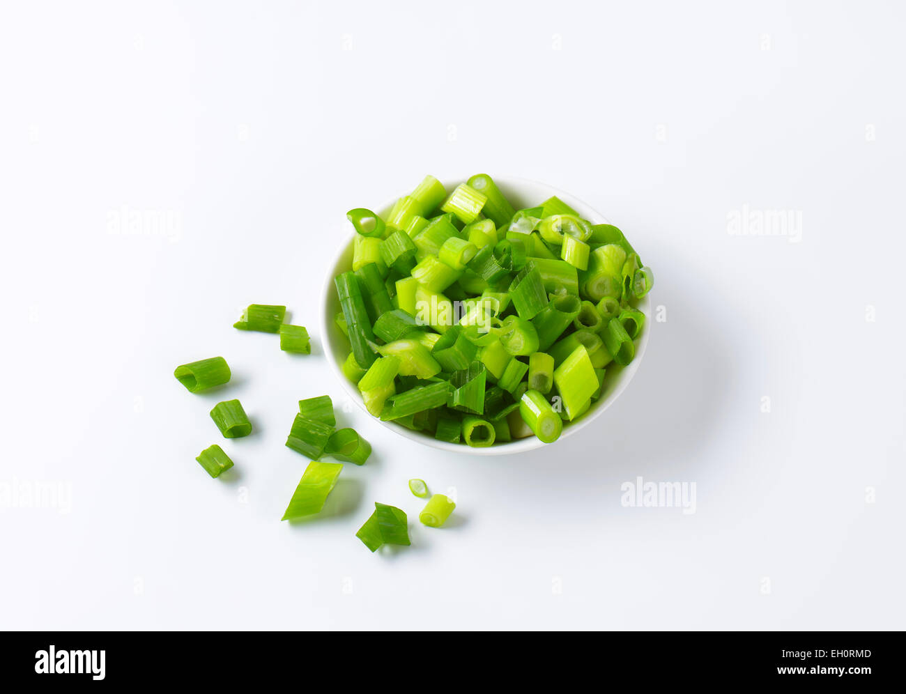 Bowl of chopped spring onions Stock Photo - Alamy