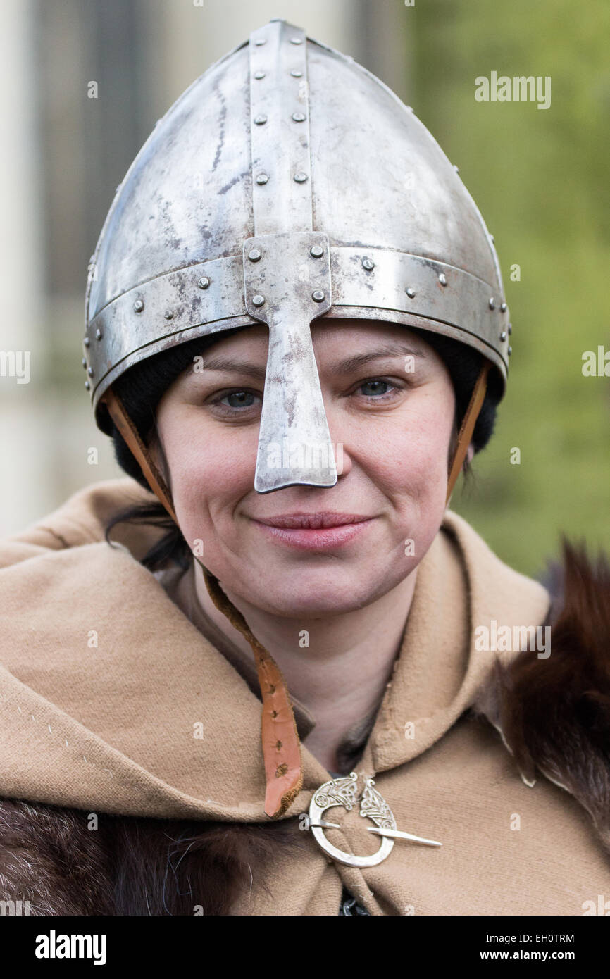Viking people woman hi-res stock photography and images - Alamy