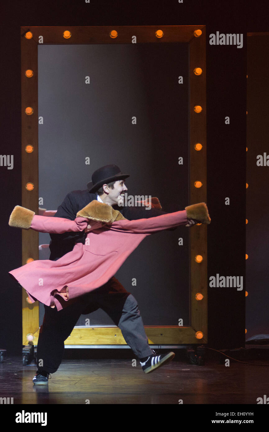 Tommy Franzén performs as a Charlie Chaplin-character in "Smile ...