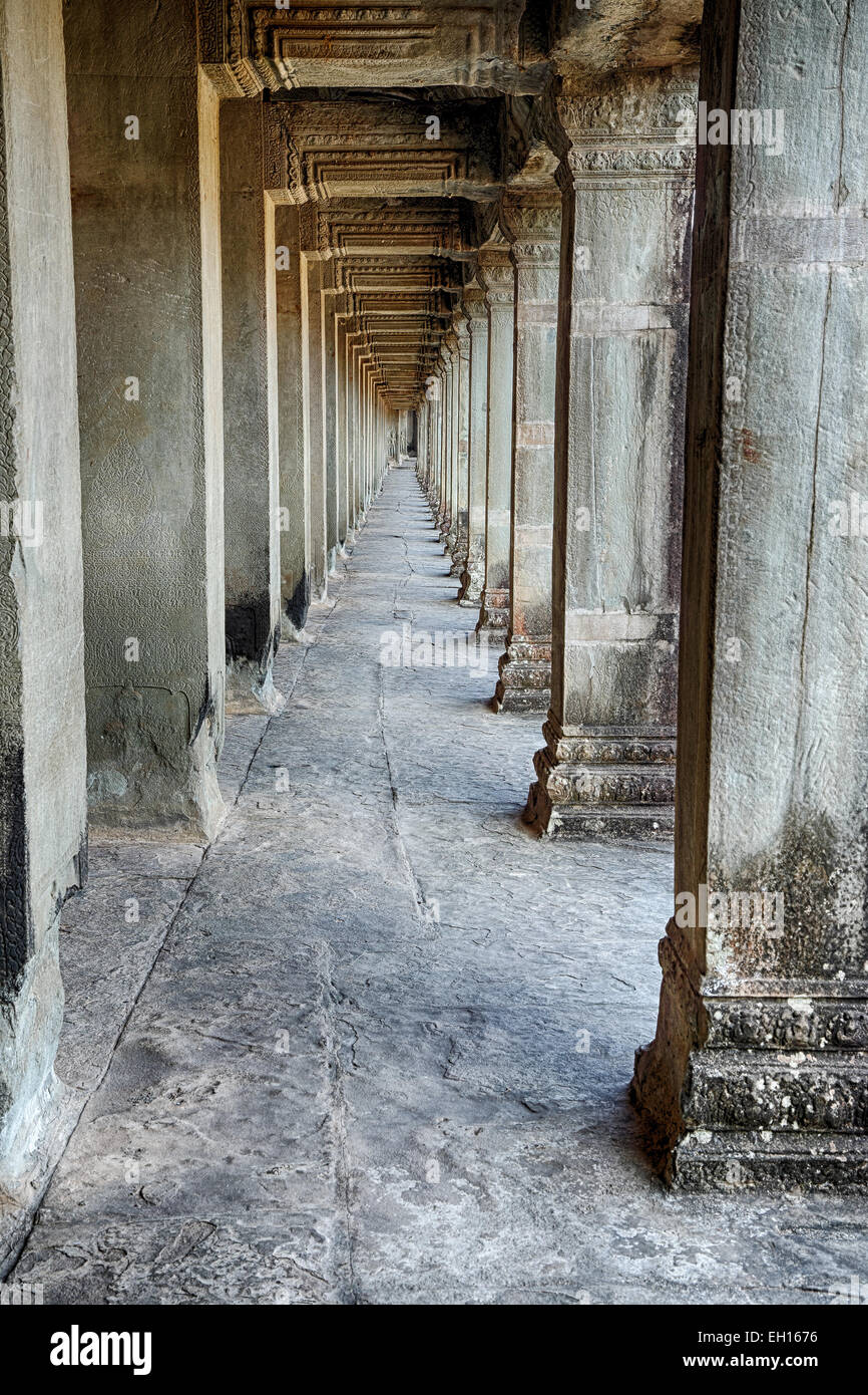 Temple hallway hi-res stock photography and images - Alamy