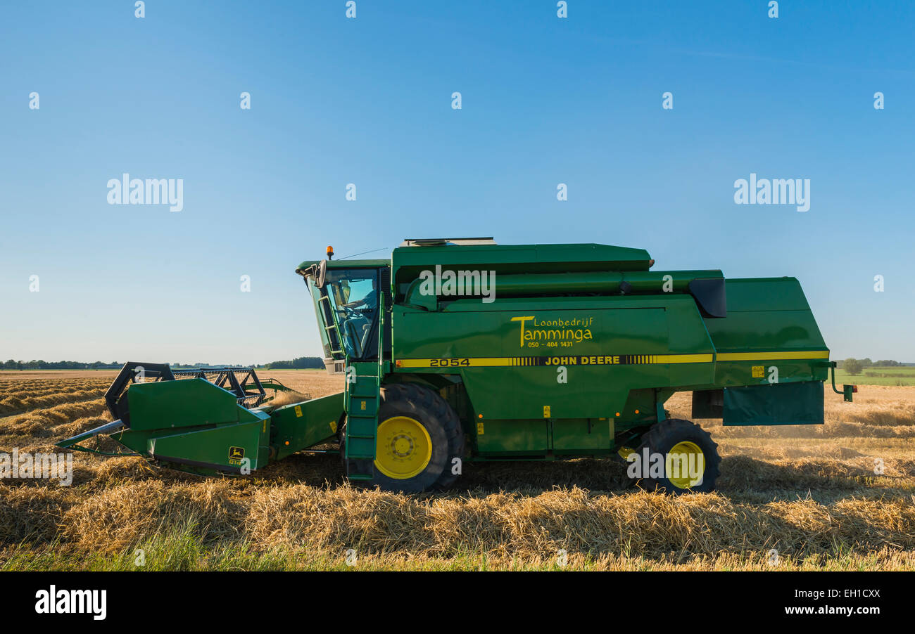Threshing of corn hi-res stock photography and images - Alamy