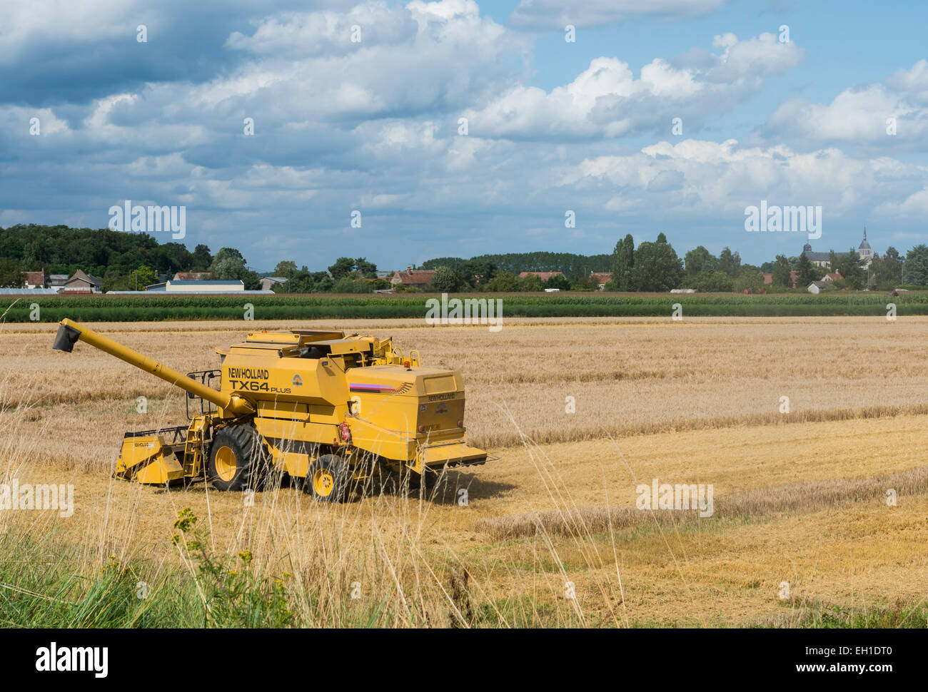 Small threshing machine hi-res stock photography and images - Alamy