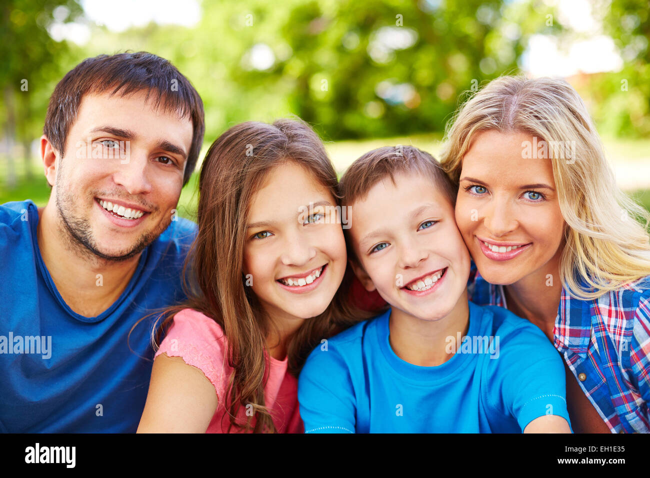 Happy young parents with two children Stock Photo - Alamy