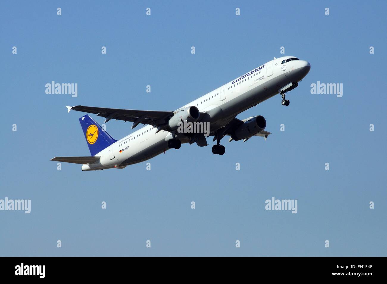 Lufthansa Airbus A321 taking off against a blue sky Stock Photo - Alamy