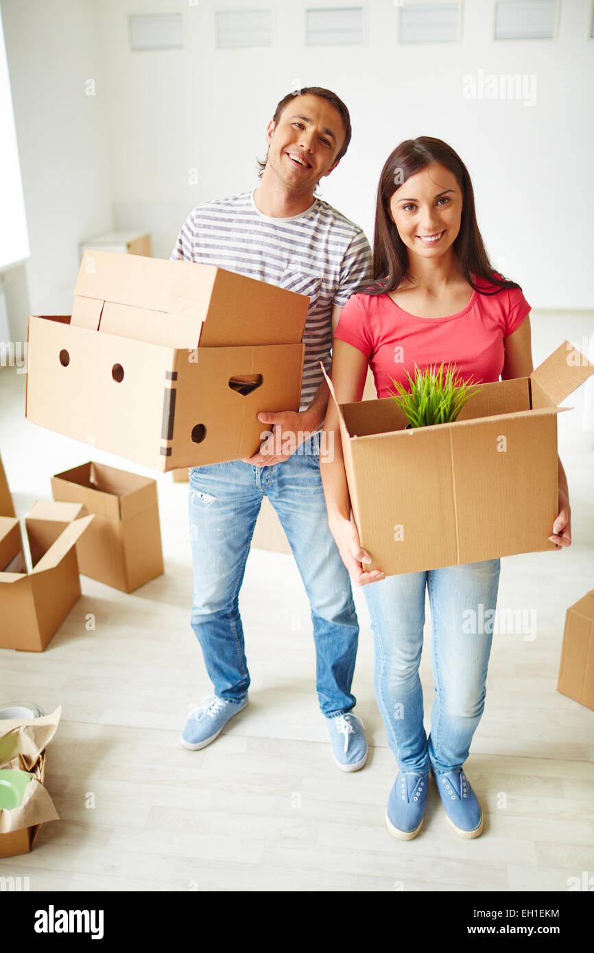 Young couple moving house Stock Photo - Alamy