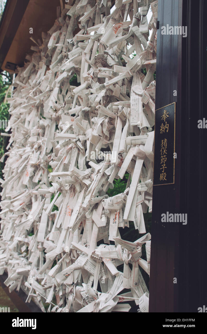 Papers desires in Japan, typical in temples Stock Photo - Alamy