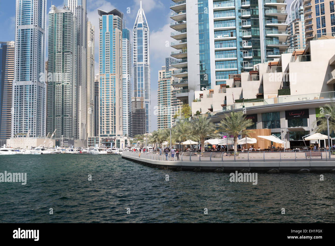 UAE, Dubai, cafes and restaurants along the Dubai Marina waterfront ...