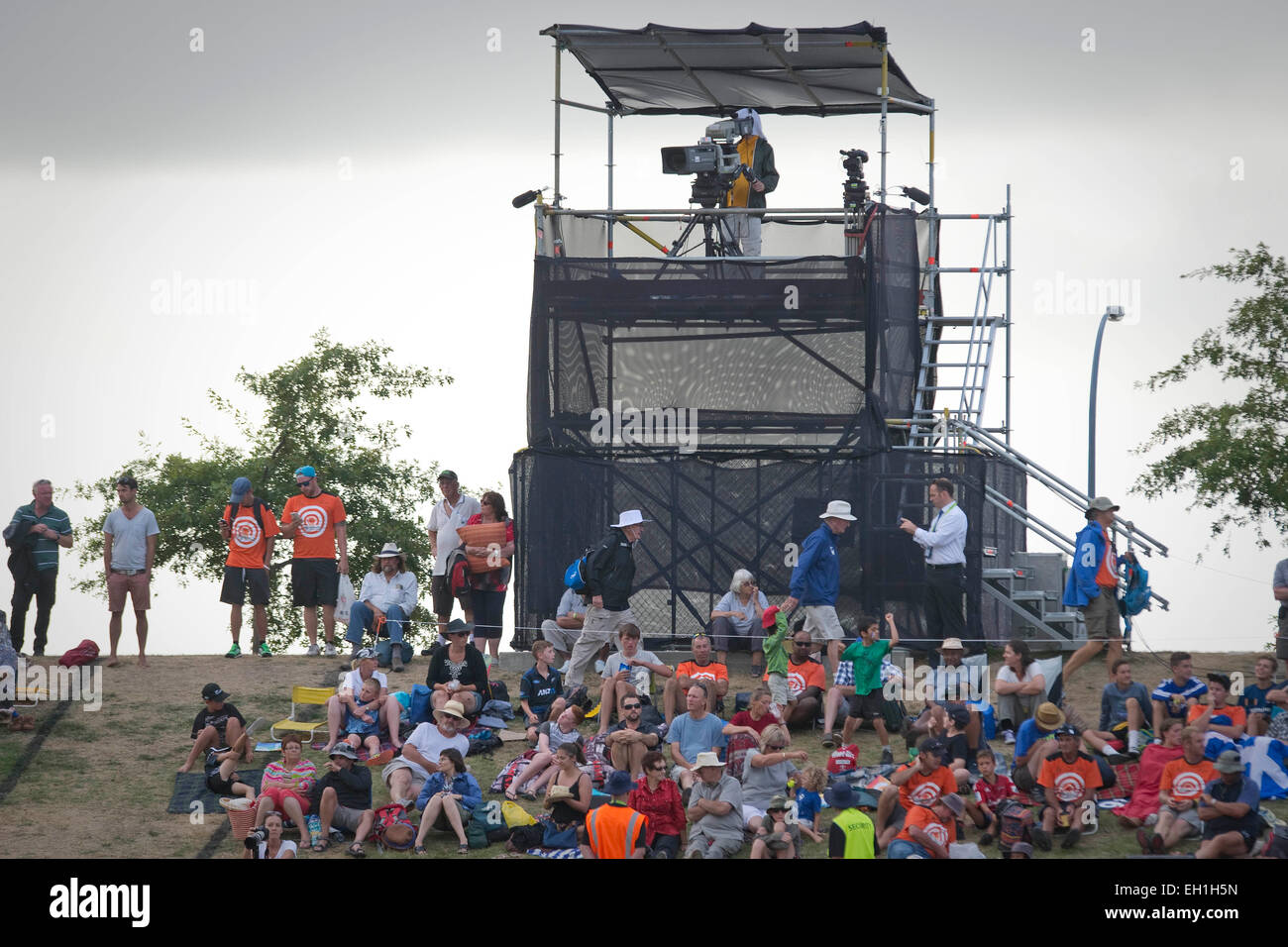 Cricket cameraman hi-res stock photography and images - Alamy