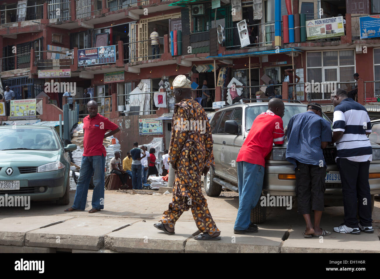 Lagos, Nigeria; A street scene in the capital Stock Photo - Alamy