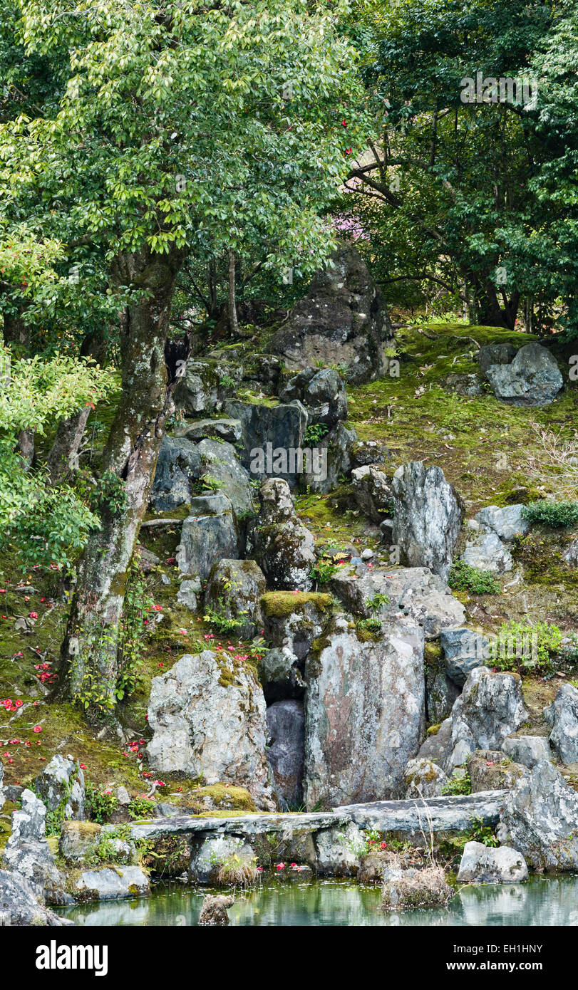 The 'dry waterfall' in the gardens of Tenryu-ji Zen Buddhist temple ...
