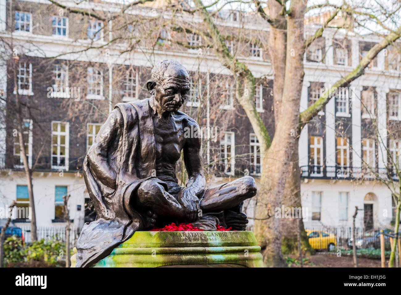 Mahatma Gandhi statue Tavistock square - London Stock Photo - Alamy