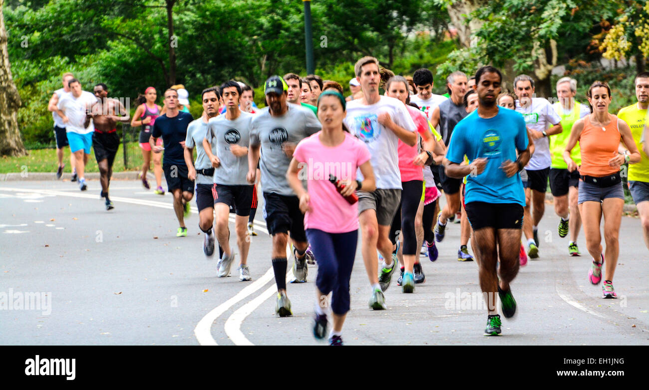 Runners in Central Park, Manhattan, New York City, USA. Practice run ...