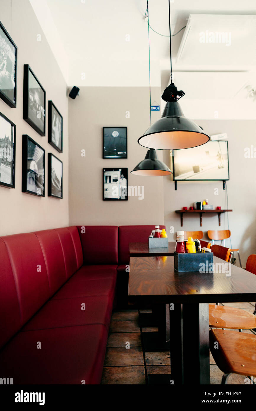 Tables no one photography restaurant hi-res stock photography and ...