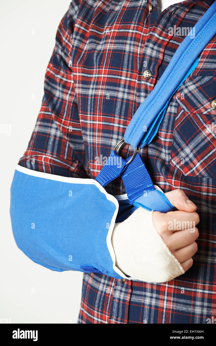 Arm sling hi-res stock photography and images - Alamy