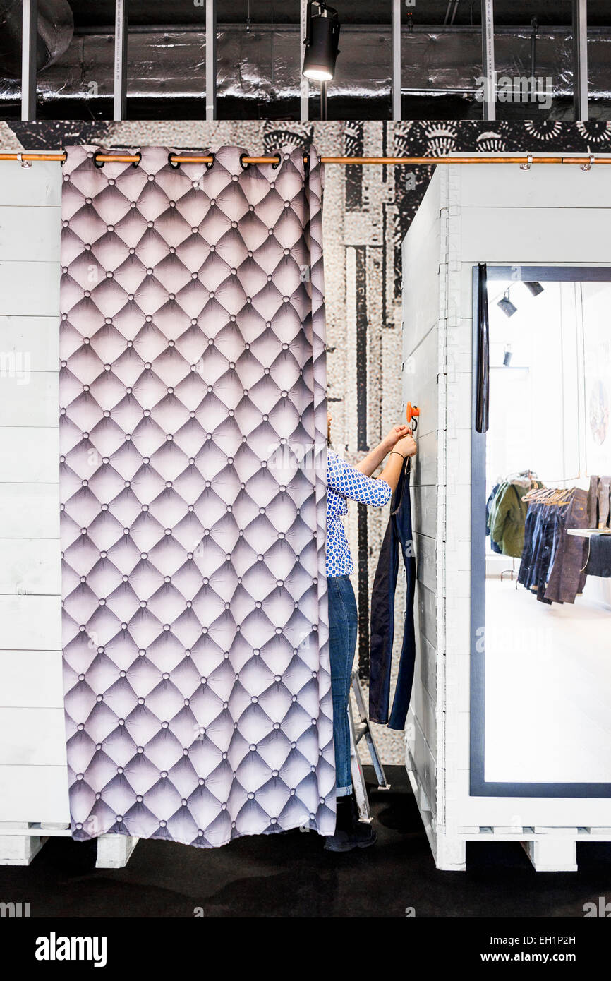 Woman changing rooms shop hi-res stock photography and images - Alamy
