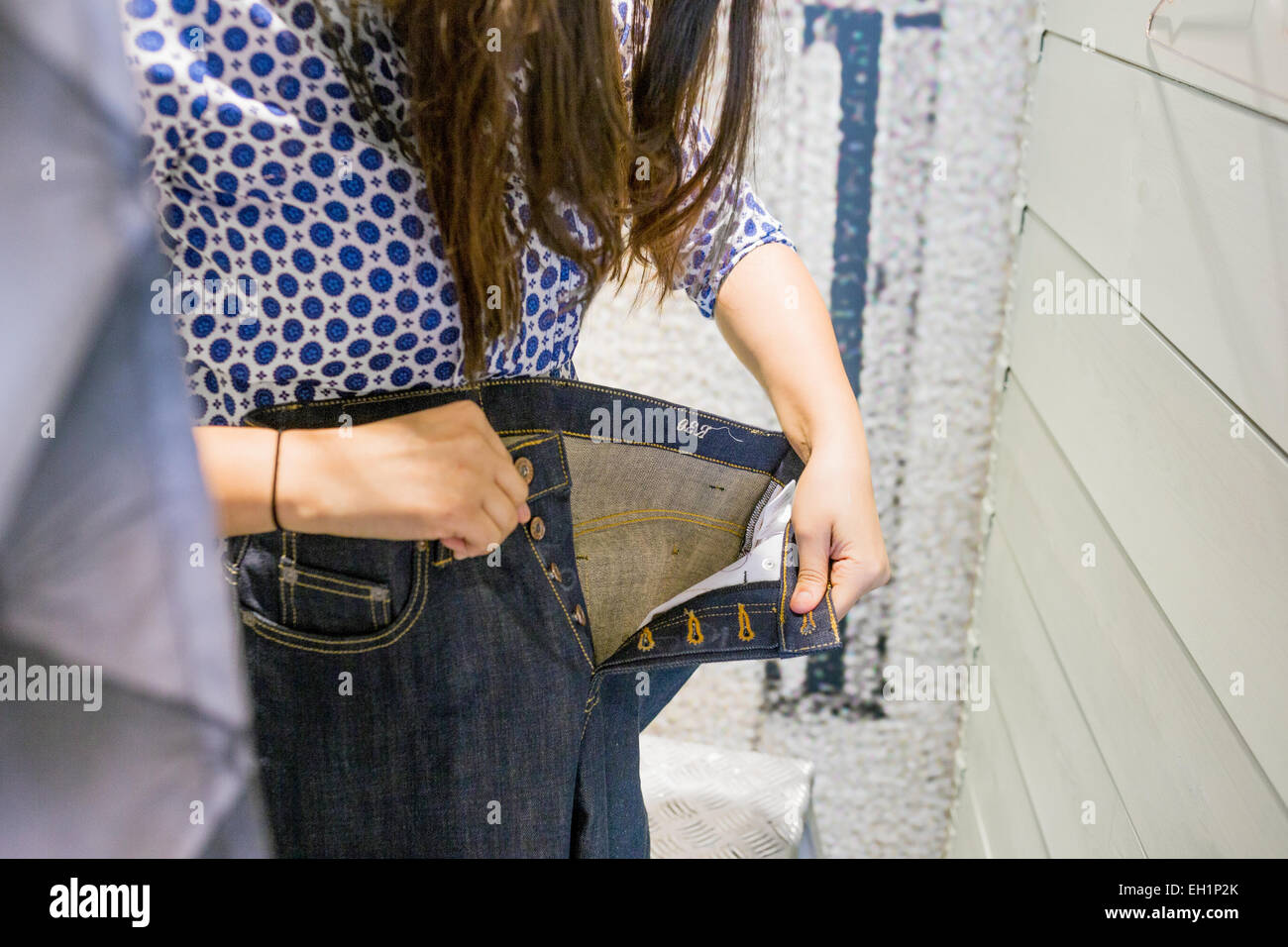 Woman shop changing room jeans hi-res stock photography and images - Alamy