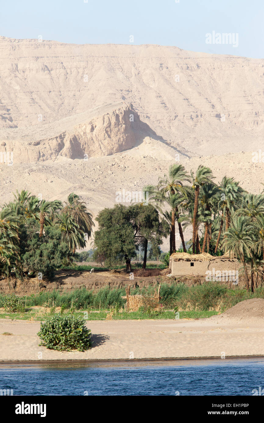 Luxor nile hi-res stock photography and images - Alamy