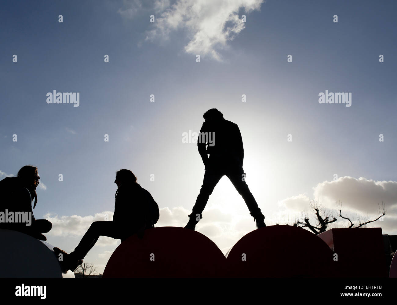 Figures in silhouette hi-res stock photography and images - Alamy