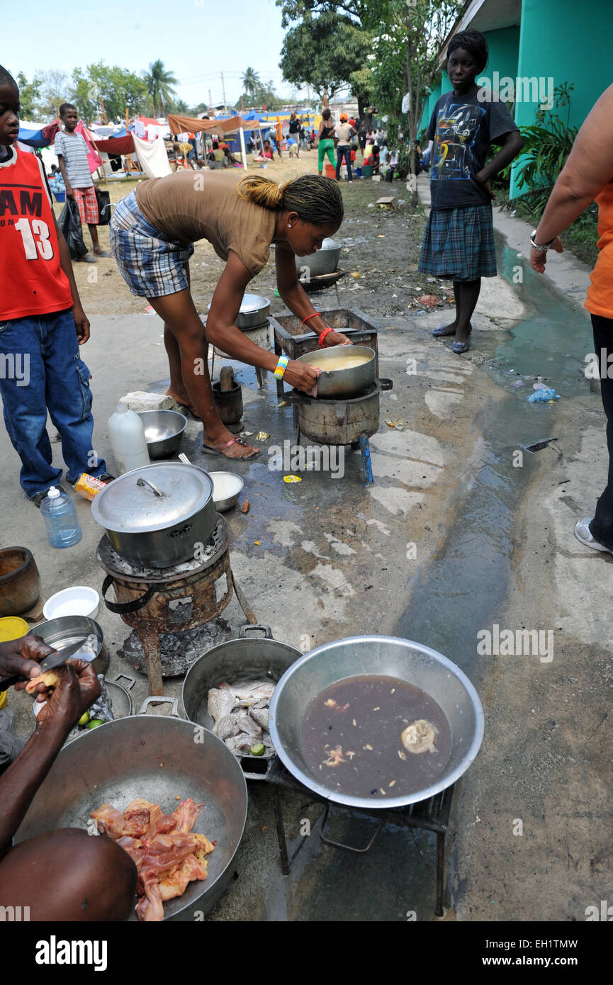 Homeless earthquake survivors cooking in the open, Port Au Prince ...
