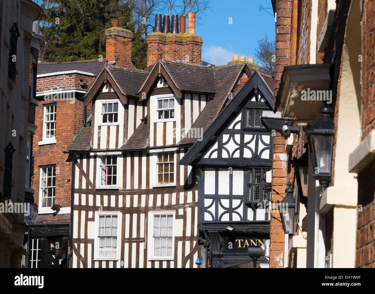 Timber medieval buildings hi-res stock photography and images - Alamy