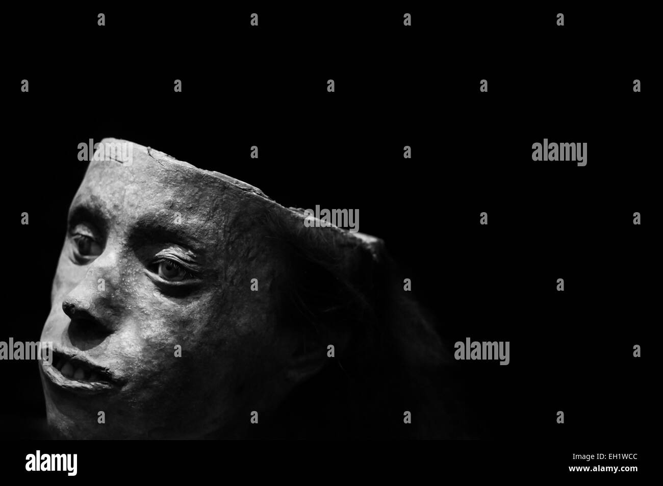 Cutting off his head hi-res stock photography and images - Alamy