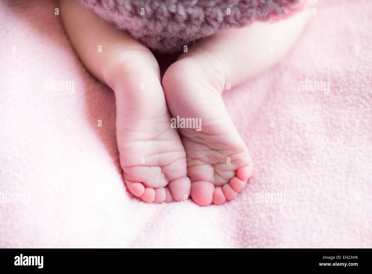 Little girl feet hi-res stock photography and images - Alamy