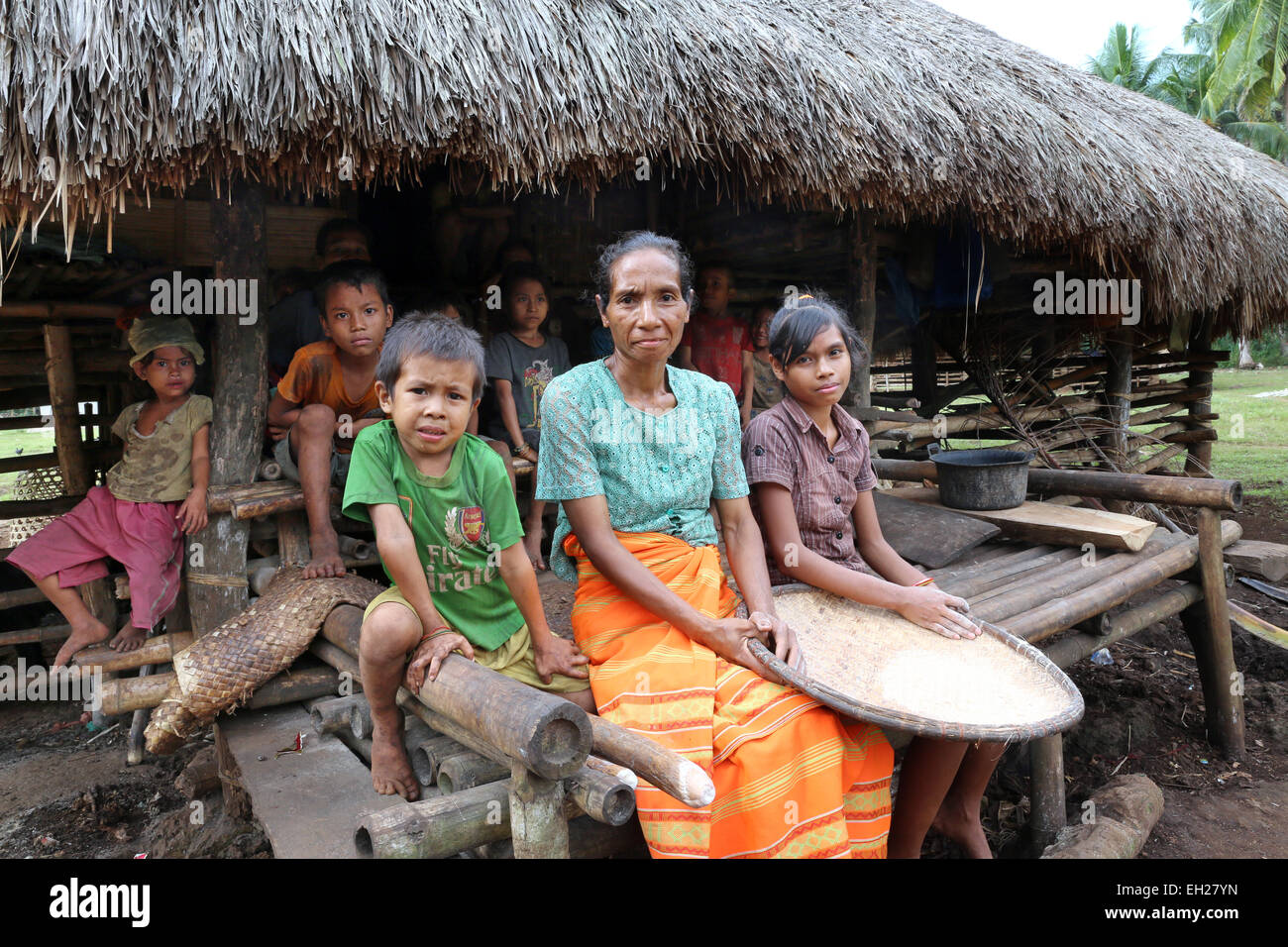 Poor mother and children hi-res stock photography and images - Alamy